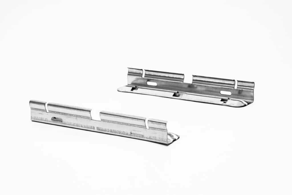 Clip automático para unir tramos de charolas Electro Zinc Charofil